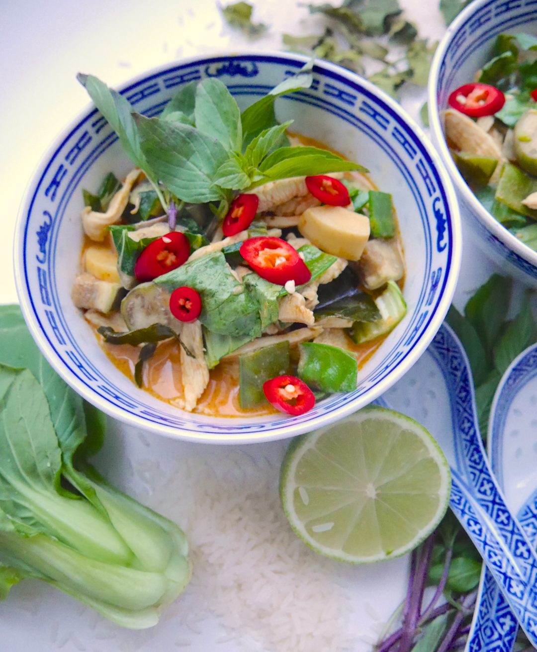 Gaeng Ped: Rotes Thai Curry mit Huhn, Bambusspitzen und Pak Choi - good ...